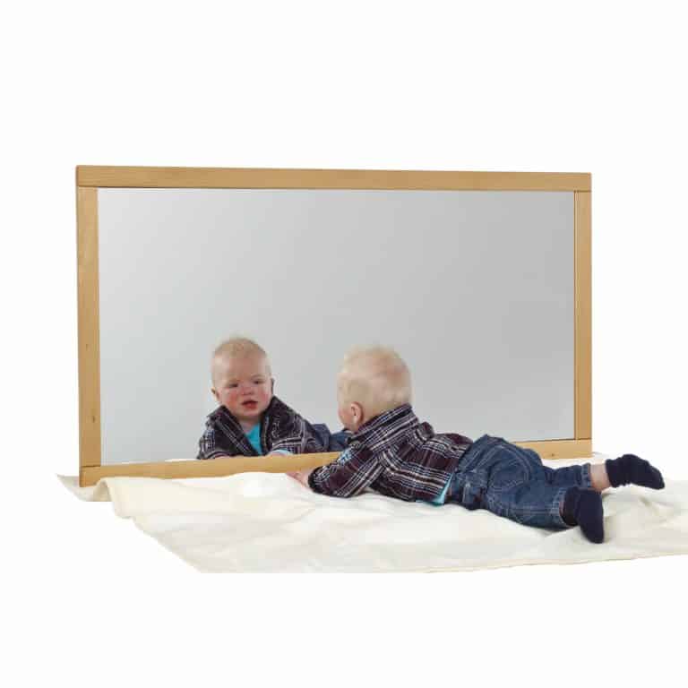 Infant / toddler Montessori mirror with wooden rail - Educo