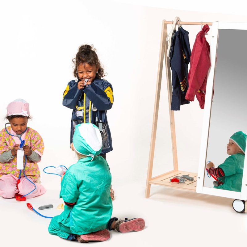 Dressing up clothes & costumes station - Educo